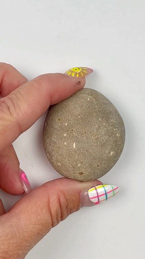 471K views · 2.1K reactions | Cute Easter painted rock idea! Tutorial—> https://colormadehappy.com/bunny-craft/ | Color Made Happy | Facebook