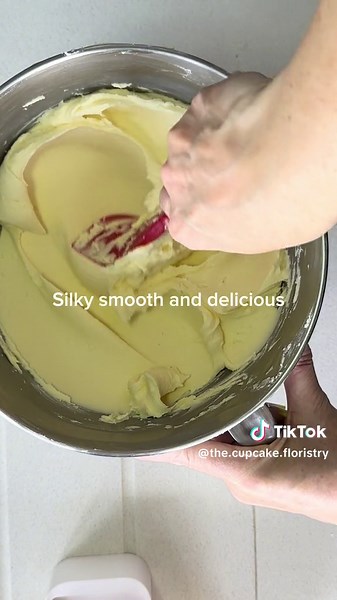 Delicious Buttercream Recipe for Beautiful Cupcake Decorations