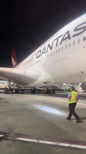 A380 Push back Qantas | Airplane spotter