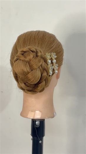 Ritika Roy on Instagram: "Easy hair bun tutorial 🌼 Follow for more hairstyles tutorials @ritika_makeup_artist319 Save like share #viralreels #hairstylist #trending #hairinspo #reelinstagram"