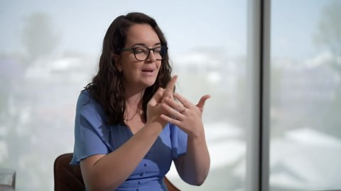 Deaf man’s interpreting funding cut as disability insurance scheme recommends ‘other communication methods’