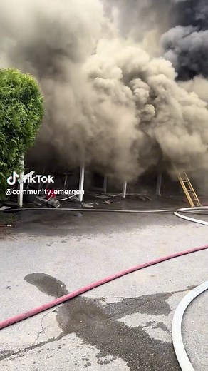 #emergencyservices #firerescue #firefighter #heavysmoke#flashover#firefightinglife