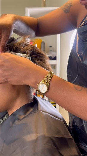 Dallas Braider 💕 on Instagram: "PONYTAILS 😍 Putting A Center Braid Ensures That You Have An Even And Smooth Pull Up W/ No Overlapping Braids."