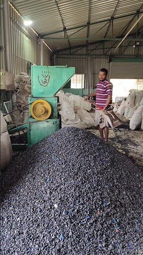 Plastic Grinding Machine Working | Plastic Scrap Recycling Process