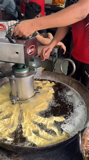 Shev Papdi Making | Foodie Manus