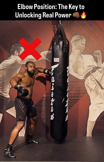 BOXING TIPS: The position of your elbows directly determines the power of your punch. If your elbows are poorly placed, your movement becomes misaligned, your power disappears, and you even expose yourself: ❌ Risk of injury ❌ Huge opening for a violent counterattack In this video, I show you exactly how to fix this mistake and how to place your elbows the right way to punch clean, strong, and safely 🥊🔥 Watch, learn, and master the method. 👊🏾🔥 Thank you for watching 🙏🏾 #BoxingTechnique #El