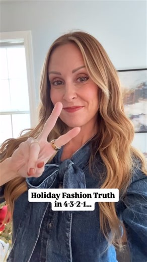 Jenni Smith I Personal Fashion Stylist & Wardrobe Consultant on Instagram: "Holiday party season is well underway, let this be your reminder to wear what you feel your best in!❤️ If you’re tugging, pulling, or adjusting your outfit before you even make it to the party…change! Swaps to consider: -Kitten heels over sky-high heels -Silk pants over fitted sequin pants -Layering pieces like a blazer to throw over a strapless dress instead of bare shoulders🥶 -High waisted trousers and tucked in top i