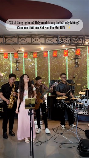 85K views · 1K reactions | "Đoạn nào trong Khi Nào Em Mới Biết làm bạn 'rụng tim' nhất? Comment cho tụi mình biết nhé!  #Guitar #saxophone #Kyguitar #khinaoemmoibiet #xuhuong | Hồ Quang Kỳ - Guitar Đà Nẵng | Facebook