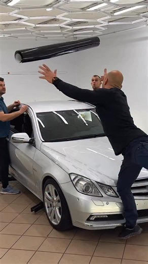 PolonezGarage on Instagram: "Mercedes E-Class Coupe Black Roof Vinyl Wrap (No Paint) 🚗🛠️✨ Want a clean “new car” look without touching paint? We’re changing the roof color on a Mercedes E-Class Coupe using black vinyl wrap—fast, safe, and **100% reversible**. A black roof instantly modernizes the car and visually lowers the profile, which makes the Coupe look wider and more sporty from every angle. This is one of those mods that looks expensive… but you can do it at home this weekend with basi