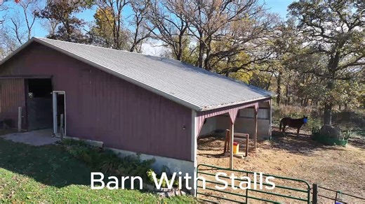 🌅 Country living done right at 4800 Cub Hollow Rd! 🏡 This one checks every box for space, function, and lifestyle: 🌿 Natural Spring 🌾 Tillable Ground & Pasture 🏠 Custom Home w/ New Appliances 🏇 Shop / Riding Arena Horse Barn & Lean-To 🚗 Wrap-Around Driveway 🪵 Mature Oak Trees & Box Blind Ready for Fall Hunts A rare setup blending comfort, acreage, and country charm — all in one scenic property! 📞 Alden Tinder – Whitetail Properties Real Estate 📲 608-247-2815 | Alden Tinder Land Special