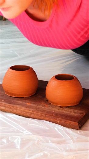 1.9M views · 3.7K reactions | Unique pottery techniques using body parts! | 5-Minute Crafts | Facebook