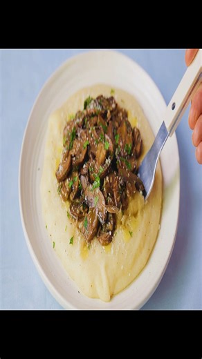 This Garlic Mushroom Topping Turns Simple Polenta Into the Best Dinner Ingredients US Customary Metric For Polenta ▢150 g fine cornmeal (fine polenta) ▢1,000 ml water ▢1 ½ teaspoon kosher salt ▢½ teaspoon black pepper ▢80 g Parmesan - grated ▢2 tablespoon unsalted butter ▢2 tablespoon extra virgin olive oil For Mushrooms ▢4 tablespoon extra virgin olive oil ▢450 g cremini mushrooms - sliced ▢4 cloves garlic - minced ▢½ teaspoon salt ▢¼ teaspoon black pepper ▢80 ml dry white wine ▢1 tablespoon wh