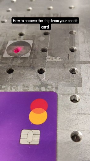 Matheus Vila Nova on Instagram: "How to remove the chip from your credit card"