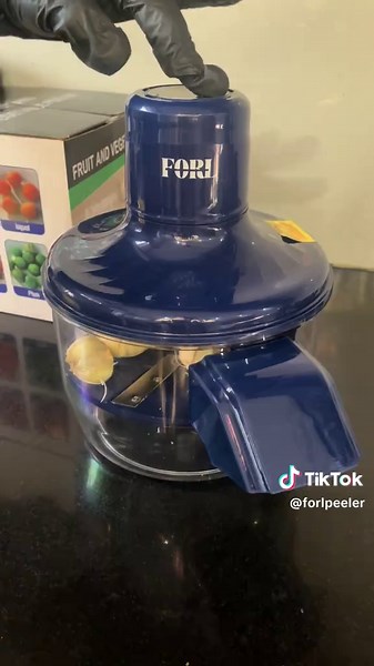 This $35 “Forl peeler” just ended my 30-year war with garlic 🧄⚡ Whole bulb → 5 secs → perfect naked cloves, zero smell 😩✨ Search “Forl peeler” on Amazon before it’s gone 👀🖤