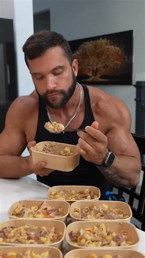 Cameron Dukes on Instagram: "600 calories 67g protein 18g fats 45g carbs makes 10 meals! Adding this to my lifetime cookbook! instructions 3 bell pepper and 2 large onion chopped you’re gonna be cooking these on a hot skillet Use these seasonings with the onions and peppers Pepper, garlic salt, and garlic powder let this cook for around five minutes now add in 3 pounds 96/4 beef no seasoning you already seasoned the onions and bell peppers Cook 20 slices of beef bacon once the bacon is done add