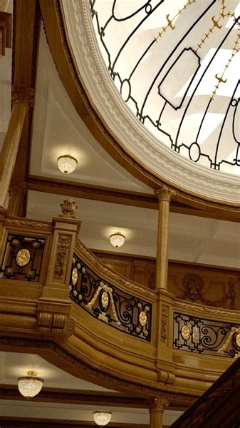 First Class Grand Staircase on Titanic #titanic #style #grand #staircase #history #art #interior #design #luxury #travel #decor | Titanic Design