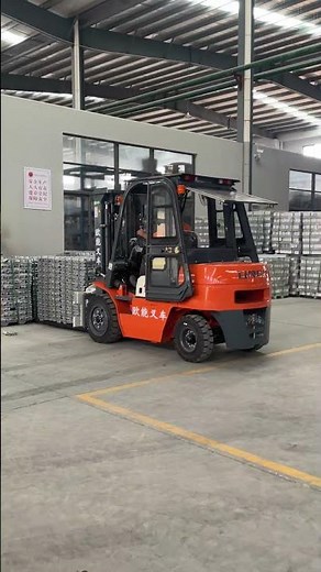 Diesel forklift with a fork that can rotate 360 °