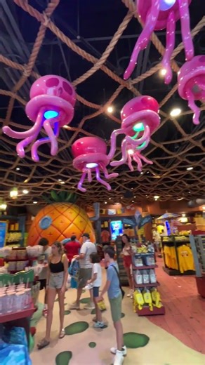 Spongebob Store at Universal Studios #shorts #spongbob #store #universalstudios #underthesea