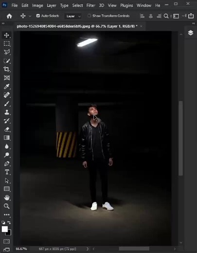 Create a Dramatic Light Effect - Photoshop Tutorial #photoshop #short @LayerGraphics @LayerGraphics