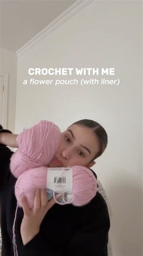 Daniela ♡ on Instagram: "Starting the year strong with the cutest crochet pouch tutorial! ✨ #crochettutorial #crochetclutch #crochetbag #crochetpouch #freecrochetpattern"