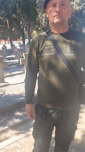 11K views · 439 reactions | Danas smo posetili vojnicko groblje Zejtinlik u Solunu. Pre ravno 107 godina su probili Solunski front. Na glavi imam moju beretku koju sam zaduzio 1993 godine i nosio je do kraja 1999 godine. Ako nekada budete u Solunu obidjite ovo mesto. Potrazite svoje pretke popricajte sa nasom sestrom Olgom koja brine o kompleksu. Zapalite svecicu u kapeli . I zamolite nase slavne pretke da nam oproste. | Etnorustik Nameštaj Loznica Pantić | Facebook