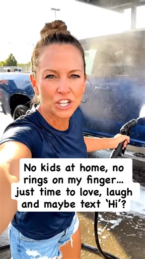 evalyne on Instagram: "Life’s too short, send that Hello😉😘 #tiktok #addisonrae #usa #confidentforlea #tiktok"