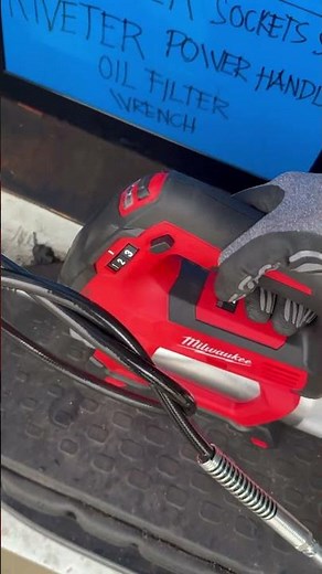 M18 Grease Gun | Milwaukee