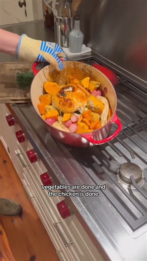 DINNER WITH A HEART SURGEON? YES, CHEF 👨‍⚕️🍳 From the OR to the kitchen — watch a heart surgeon whip up a heart-healthy dinner and drop life-saving tips along the way! 🫀🥗 #Doctor #Surgeon #HeartHealth #CookWithMe #HealthyEating #DinnerTime #Wellness #FYP #FoodTok #HealthyLifestyle | Alejandro Junger