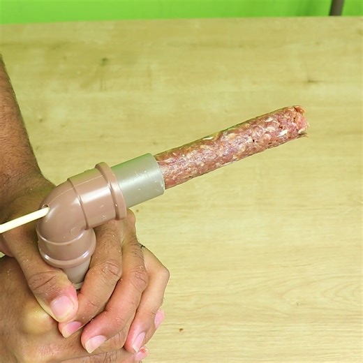 11K views · 83 reactions | Brocheta de carne molida en 5 segundos - Máquina de kafta casera, increíble!! | Super Dicas | Facebook