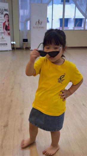 Our tiniest stars, their confidence grows taller every week. 🌈💫 Our 4 & 5-year-old catwalk students are learning the foundations of posture, poise, and runway fun 🤩 #catwalkmodelling #kidsmodelling #CatwalkAcademySabah #kidsconfidencebuilding | Elite Model Sabah