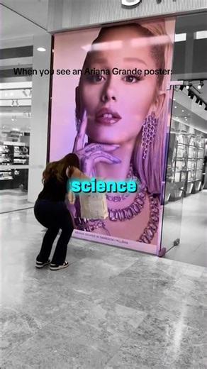 Fan Can't Explain This Ariana Grande Sign 🤔🖼️