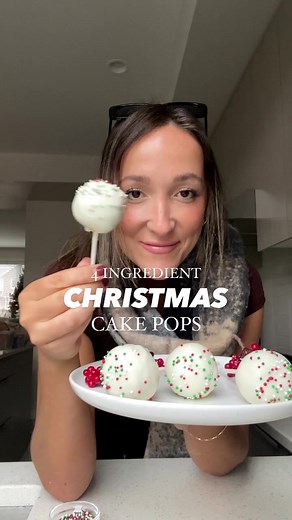 4 Ingredient Christmas Cake Pops 🎄🎅🏻 The most festive and fun little treats to bring to any Christmas party you’ve got coming up! These are surprisingly easy to make, yet you look like you’re a professional baker 👩🏻‍🍳 Full recipe is up on the blog! Link in bio or search https://basicswithbails.com/holidays/christmas/easy-christmas-cake-pops-recipe-for-the-holidays/ #christmascakepops #holidaycakepops #christmasdessert #cakepops #cakepoprecipe #easycakepops