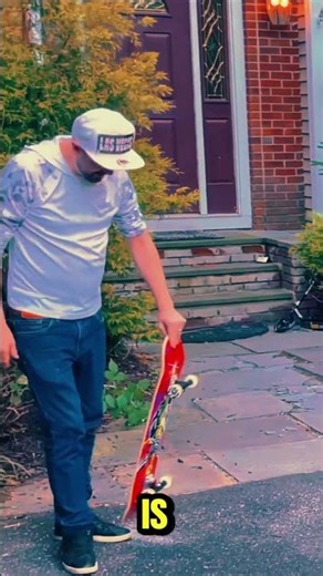 Alien Tries Skateboarding for the First Time #3iatlas