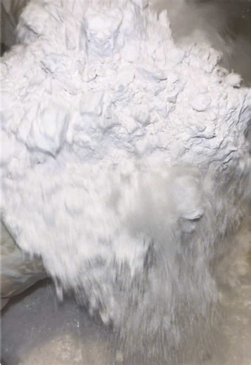 Only the squeezes from @🫧Squeeze&vibe🫧 #cleantok #spongesqueezing #asmr #cometpowder #squeezecomp