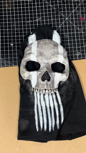 Quick DIY Ghost mask / Mini tutorial mascara de ghost #callofduty #ghost #cod #costume #diy #tutorial
