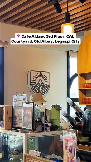 sulit ba sa cafe na ito?! 😱 📍 Cafe Aldaw is a coffee shop located at old albay inside cal courtyard on the third floor that boasts a cozy aesthetic and worth it food and drinks according sa sarili kong opinyon. lagi na dinadayo dito and when i visited it gave me the answer as to why. for the price, they serve quality na pagkain at inumin. sorry na agad isang part sa menu di ko nakunan. pumunta kami around lunch time so kaunti palang ang tao mga hapon napapansin ko marami tao so dayuhin mo sila