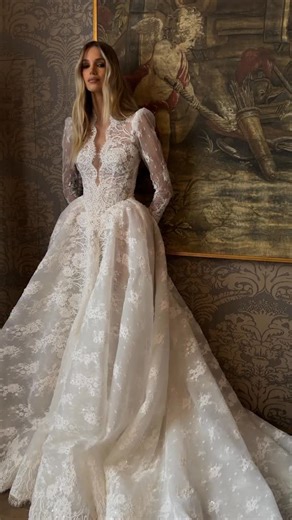 TOM SÉBASTIEN on Instagram: "The most anticipated moment for Italian Brides 🤍 Cava de’ Tirreni, Italy - Trunk Show with the exclusive opportunity to order a personalized gown from the LA VERDE collection by Tom Sébastien. The European debut in Italy - a truly exceptional moment. The new collection arrives at @passarosposa December 11th - 13th. By exclusive appointment only. Become Tom Sébastien Bride. Don’t wait ✨🤍"