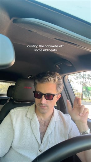 im dusting the cobwebs off my brain too. these pretty songs help with that #deephouse #electronicmusic #chillbeats #indiedance #producertok