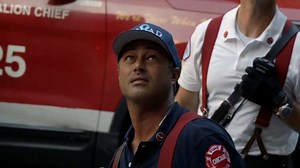 NOUVELLE SAISON | À Chicago, suivez le quotidien mouvementé des pompiers et ambulanciers de la caserne 51. L'équipe se remet difficilement du feu survenu à l'usine de matelas qui a coûté la vie à l'un des siens. Elle accueille une nouvelle recrue au passé obscur. 🚒 📺 Chicago Fire: caserne 51 | Saison 8 | Dès le lundi 24 août à 21h | ADDIK