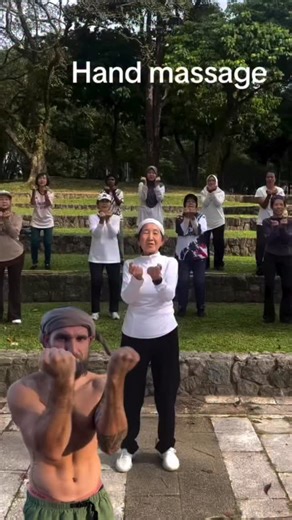 💬 Kommentiere „High Level“ und ich sende dir Zugang zu meiner kompletten Routine, damit du in den nächsten 30 Tagen spürst, wie sich dein Leben verändert 🚀 ✨ Bist du wirklich bereit für deine Transformation 2026?! ✨ 🔋 Jedes Mal, wenn du deinen Körper bewegst oder sanft antippst, lädst du deine Energie neu auf ⚡ löst Spannungen 💆‍♂️ und schützt deine zukünftige Gesundheit 🛡️ 🏃‍♀️ Dein Körper ist für Bewegung gemacht – also gib ihm dieses Bedürfnis jeden Tag. Was Bewegung bewirkt: 👇 🎯 Baut