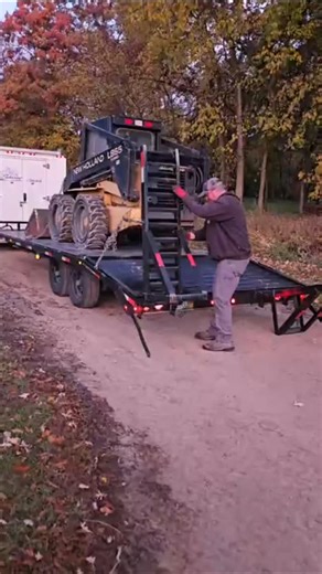 #barnbesties #backhoe #projects #construction #automaticwaterers 🚜 🪛 Project time!! 🔨 🚜 Summer of 2025 is a really busy season for Barn Bestie Megan at her farm Lindinhof! There have been some opportunities and some massive rain storms, so the team is taking the time to get some big projects done around the farm!! In this video, the day begins with unloading the equipment for the next big project! 🥳 | Barn Besties