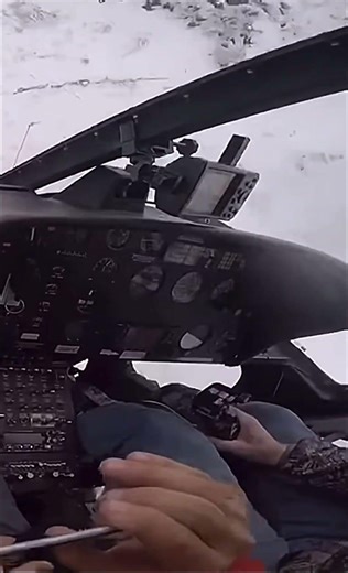 Helicopter Loses Rotor Control Mid-Flight — Emergency Landing Caught on Cockpit Camera