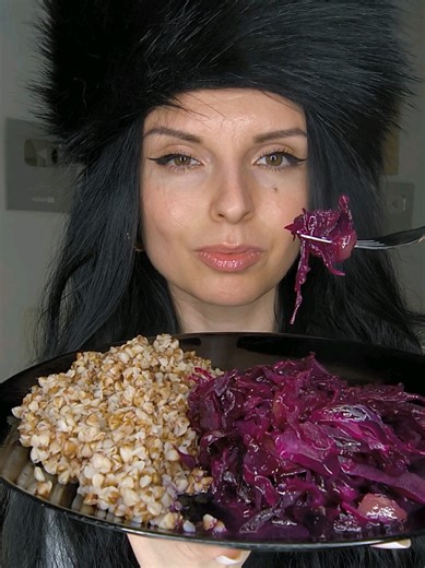 Veganes Gericht: Rotkohl & гречка vereint