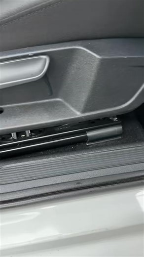 “No need to go to the shop — car care made simple!” 💪 With Car Window Lubricant Spray, you can keep your car windows smooth and quiet in seconds. ✨ Reduces friction – no more squeaky sounds ✨ Protects rubber seals from drying out ✨ Safe on glass, metal, and paint — no harsh smell Spray it once, and your car feels brand new again. 🚗 Perfect for every smart car owner. ✅ Cash on Delivery | Check before payment #LadyAuto #SmartCarCare #CarEssentialsPH #SmoothRide | Global Goods Hub