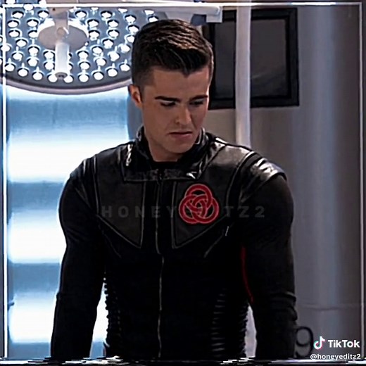 Heartwrenching Lab Rats Scene That Always Brings Tears