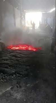 Removing Slag from Molten Aluminum: Witness the Process #foundry #casting #crucibles #innovation