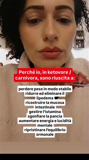 Dott.ssaRheda Keder | Health Science - Nutrition on Instagram: "Il punto centrale è la riduzione cronica dell’insulina. Un’alimentazione ketovore abbassa il carico glicemico, riduce l’iperinsulinemia e riattiva l’ossidazione dei grassi, migliorando la composizione corporea e la segnalazione ormonale. La diminuzione dell’infiammazione sistemica di basso grado è un altro meccanismo chiave. L’assenza di alimenti pro-infiammatori e fermentabili riduce l’attivazione immunitaria intestinale, miglioran