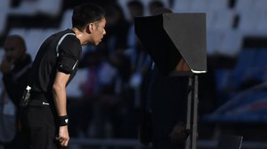Momen Wasit Sudah Cek Monitor VAR tapi Tak Kasih Penalti ke Timnas Indonesia U-17, Absurd Banget