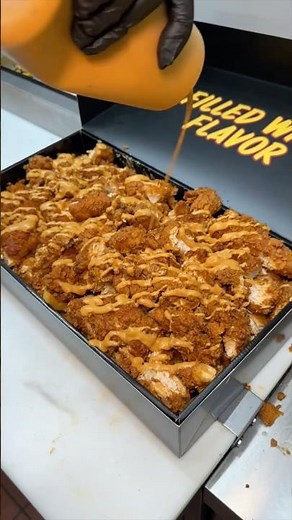 When we’re in the mood for HOT CHICKEN, we hit up Fluffie’s Hot Chicken in Midtown NYC! #DEVOURPOWER