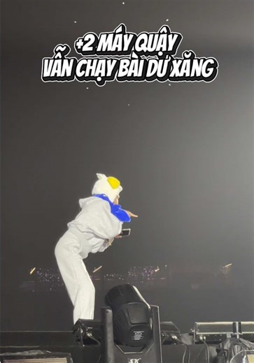 Rehearsal từ 10h sáng hôm trước đến 5h sáng hôm sau. Về ngủ được 3 tiếng lại phải dậy make up, thế mà lên sân khấu vẫn nhảy đùng đùng đùng. Mấy chị em U40 lì quá đi 😂 #dieplamanh #lunas #yconcert #hautruong